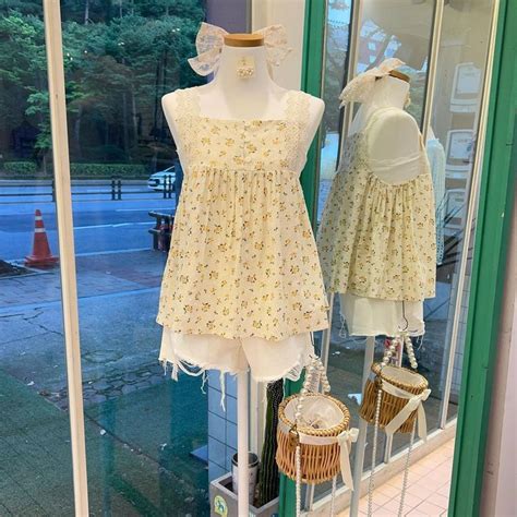 프롬비 On Instagram 🌼🤍🌼💛🌼🤍🌼 봄은 담은듯 너무 귀여운 레이스 튜닉블라~~~ 꺄🌼보자마자 넘귀여워서 🥺🥺표정 찐으로 이로케 된답니다🫶🏻💛 후 하 후 하