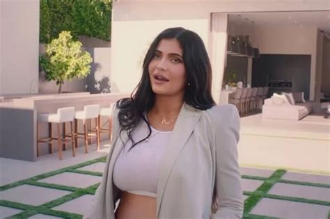 Kylie Jenner Fans Suspect She S Got New Veneers After Noticing Dramatic Change To Smile Mirror