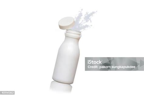 병 물 플라스틱 격리 된 배경에 게입니다 벽지를 사용 하 여 패키지 또는 이미지 및 복사 공간을 새로 고침 제품 0명에 대한 스톡 사진 및 기타 이미지 Istock