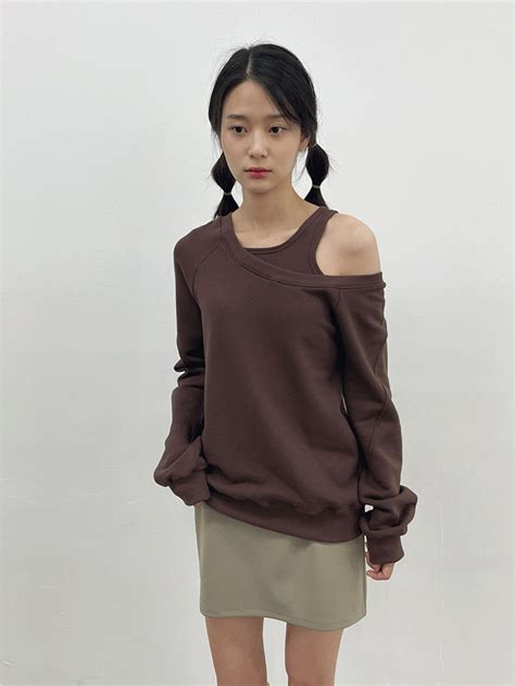 토마토스토어 머스 레이어드 오프숄더맨투맨