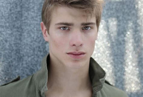 Парень с русыми волосами и зелёными глазами 69 фото