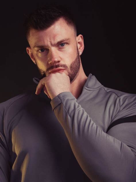 Alexander Powell Medium