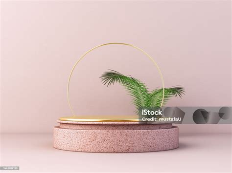 3d 연단 녹색 자연 야자수 잎이 있는 분홍색 벽 배경에 열대 받침대 대리석 금 전시 진열장 아름다움 제품 화장용 승진을 위한 진열장 추상적이고 이국적인 최소 배너 모형