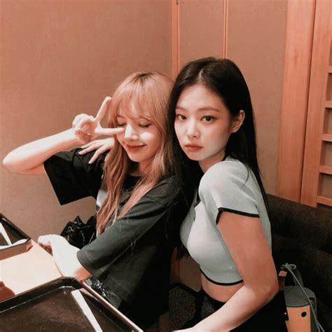 長得兇錯了嗎BLACKPINK 成員 JENNIE 屢被傳霸凌 LISA其實只是這化妝細節讓她派了點而已 JUKSY 街星
