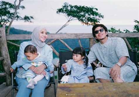 5 Potret Liburan Aurel Hermansyah Bareng Keluarga Body Rampingnya Jadi