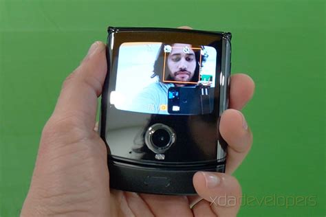 Motorola Razr Hands On The Timeless And Charming Style Icon