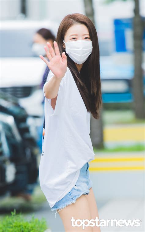 [hd포토] 러블리즈 Lovelyz 이미주 ‘꿀피부 자랑하는 생얼미녀 두시탈출 컬투쇼 출근길 최규석 기자 톱스타뉴스