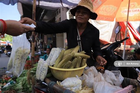 ស្រ្តី និងរបរតូចៗនៅលើទីផ្សារ