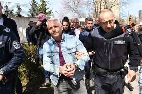 Окончателно отмениха заповедта за задържане за заливане с червена боя на руzzкото посолство БлогА