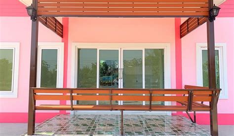 รวมรูปภาพของ บ้านสไตล์โมเดิร์นขนาดกะทัดรัดโทนสีชมพูสดใส 2 ห้องนอน 1 ห้องน้ำ พร้อมระเบียงรับลม