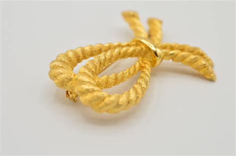 Christian Dior Vintage Pin Brooch Brushed Gold Rope C Gem