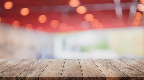 빈 나무 테이블에 가기 Bokeh 쇼핑몰 배경 흐리게디스플레이에 사용할 수 있습니다 또는 귀하의 제품을 몽타주 슈퍼마켓에 대한 스톡 사진 및 기타 이미지 Istock
