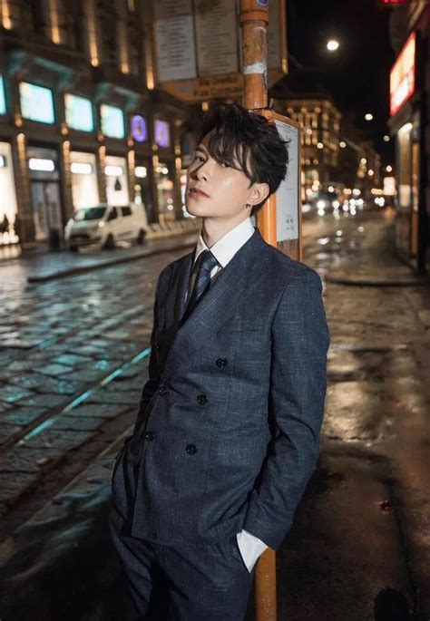 Anh T K U G I Fan Ng Ng Chi Ti N Ng H Mv C A M Nh Male Models Poses Model Poses Boyfriend