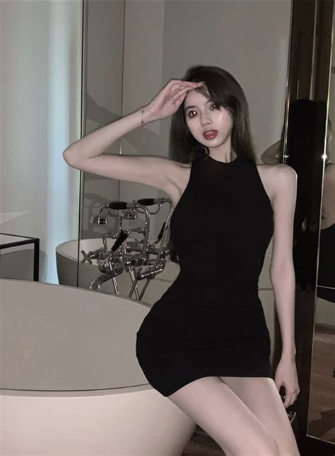 에이퍼플 여름 섹시 스타일 등파임 홀터넥 타이트한 H라인 민소매 미니 원피스 섹시클럽룩파티룩