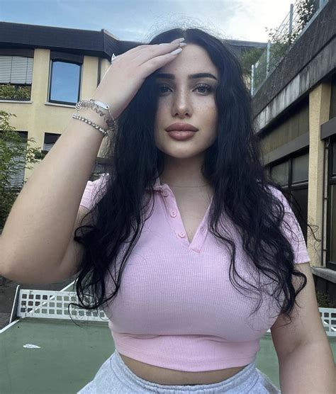 Some Huge Melons R2busty2hide