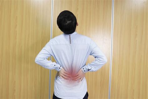 腰痛腿麻、腰椎间盘突出症该怎么办？手术还是保守治疗？ 知乎