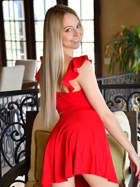 Lily Larimar Slečna s dvomi tvárami ktoré chcete spoznať