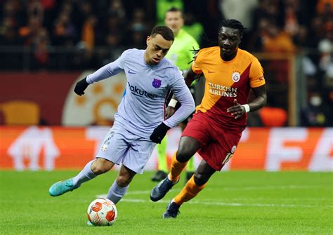 Barcelonas Us Defender Dest Joins Psv On Loan Reuters