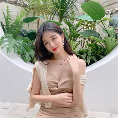 홍민하 멜팅코코☽ On Instagram “🍹☀️” 女性 像