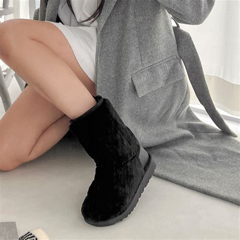 꼼꼼구두 쿠키 전체퍼 통굽 라운드 뽀글이 양털 미들부츠3cm 위시버킷