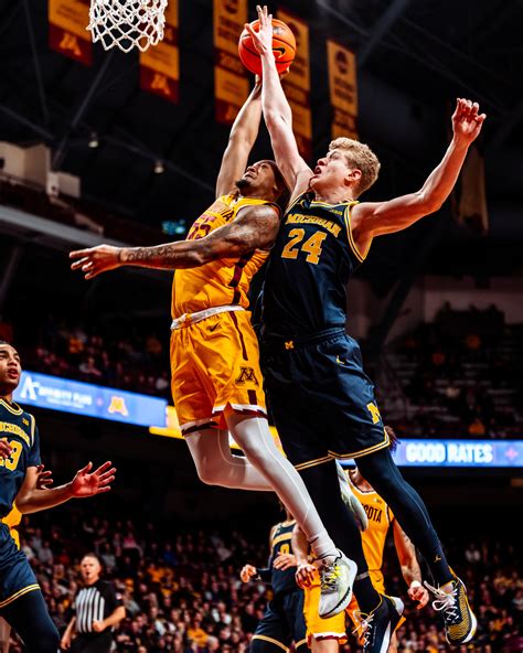 Basketball Luke Schmidt Photo