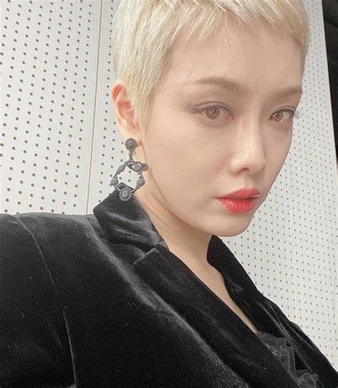 탈색 숏컷 머리로 변신한 배우 김히어라 더글로리 이사라 우영우 계향심 역할 배우  인스티즈 Instiz 이슈 카테고리