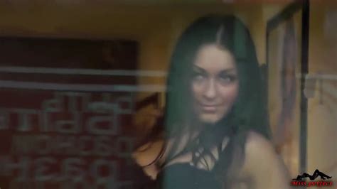 Красивые девушки танцуют в нижнем белье реклама магазина Youtube