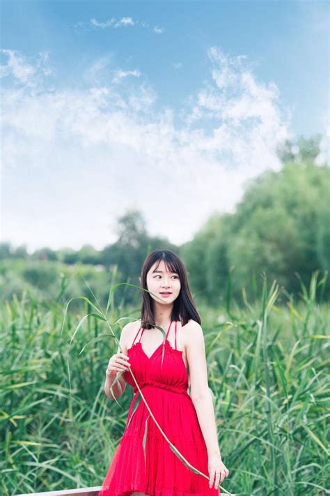 深綠里的一抹艷紅 每日頭條
