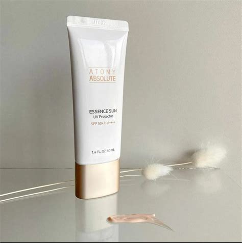 Atomi Absolute Sunscreen Essence Moisturizing essence with powerful UV ...