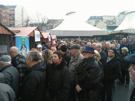 ЗА САМО ТРИ САТА ПРОДАТО ВИШЕ ОД 2 ТОНЕ КОБАСИЦА