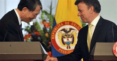 Guerrilleros Y Paras Colombianos Ante La Cpi Infobae