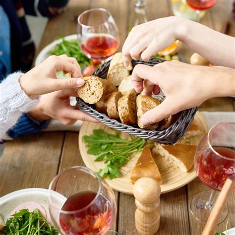 20 Dining Etiquette Rules No One Follows Anymore