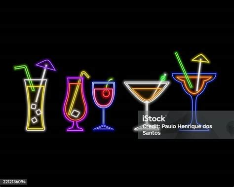 빛나는 유리에 담긴 칵테일 네온 사인 네온 스타일의 칵테일 사인 컬렉션 우산 칵테일의 네온 아이콘입니다 0명에 대한 스톡 벡터 아트 및 기타 이미지 Istock