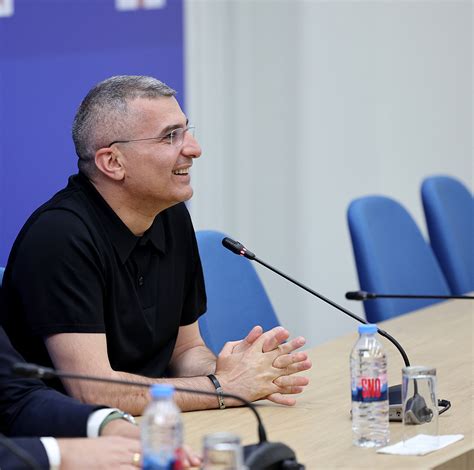 ქართული „ქართული ოცნების“ გორგასლის ოფისში საპარლამენტო უმრავლესობის სხდომა გაიმართა სხდომაზე