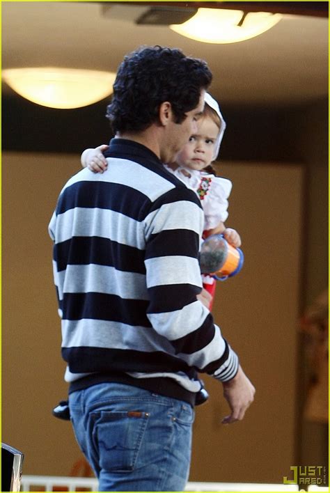 Jessica Alba Honor S Halloween Party Photo Cash Warren