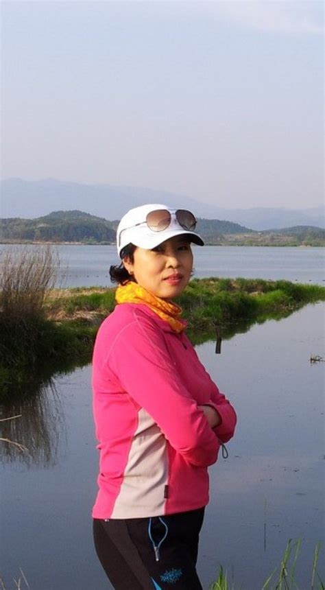 명순 인생 스승 교과서를 통해서만 배운다고 생각했는데 삶을 살아갈수록 그게 아니라는 생각이 든다오 삶의 체험에서 터득이 되더라 언제나 나를 가르치는 건 말없이