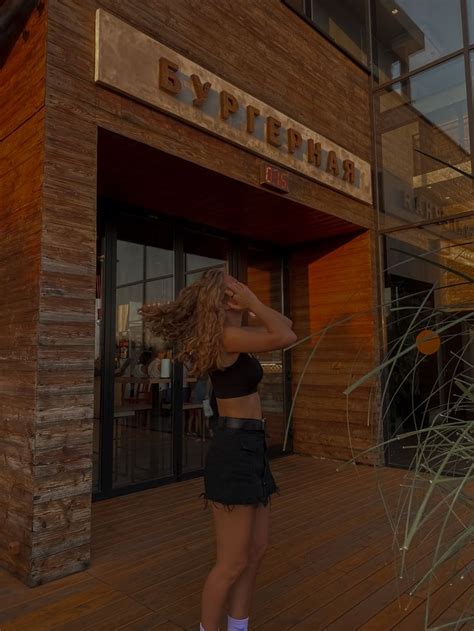 фото в полный рост девушка в полный рост девушка в короткой юбке летний лук для девушки на