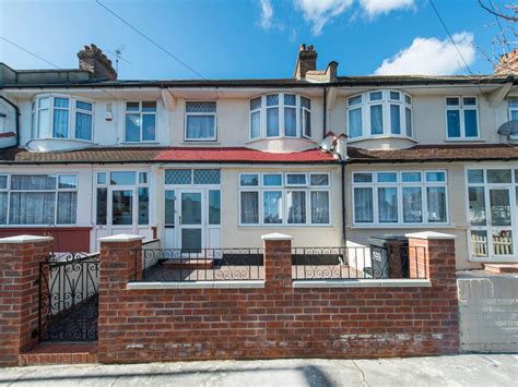 Lynwood Gardens Croydon 3 Bed Terraced House £440 000