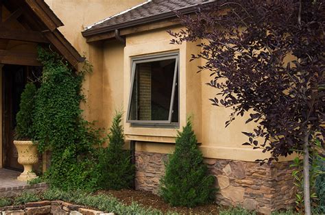 40 ไอเดีย “หน้าต่างบานกระทุ้ง” ช่วยระบายอากาศ พร้อมป้องกันฝนสาดเข้าบ้าน Naibann ในบ้าน คอน