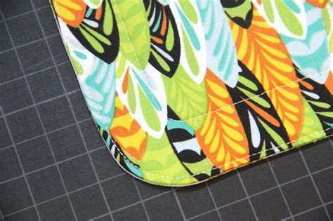 Easy Reversible Placemat With Rounded Corners — Crafty Staci