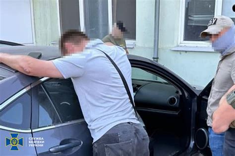 На Одещині двоє чиновників переправляли чоловіків за кордон