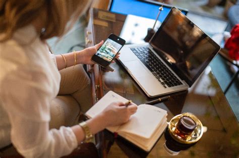 Mania Asadi On Linkedin یک سال دیگر لحظات را گرچه شیرین و اگرچه تلخ‌‌ آگاهانه زیستیم و در کنار هم…