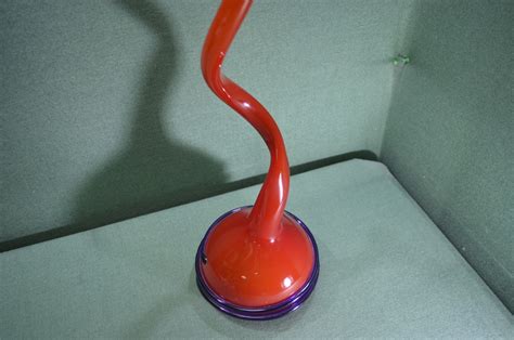 Купить Ваза стеклянная напольная гнутая Красное цветное стекло 86 см