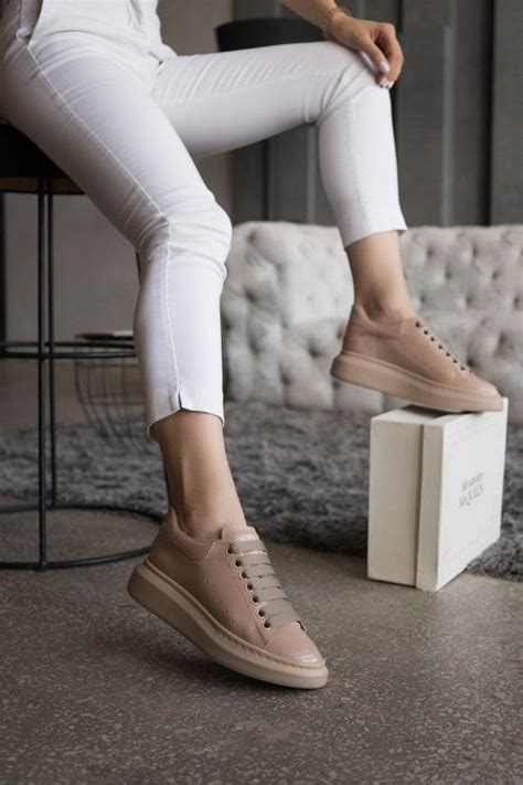 Жіночі кросівки Alexander Mcqueen — ціна 2900 грн у каталозі Кросівки Купити жіночі речі за