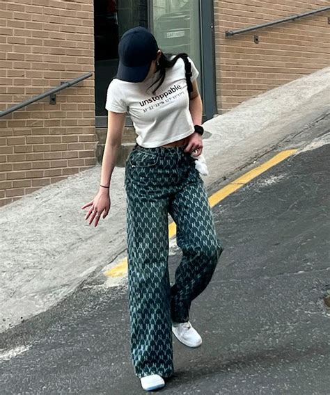 Unstoppable Seoul Location 언스탑퍼블 서울로케이션 크롭티 크롭티추천 크롭티코디 슬림크롭티 여성크롭티 여자크롭티 반팔크롭티 크롭반팔티 Youtube