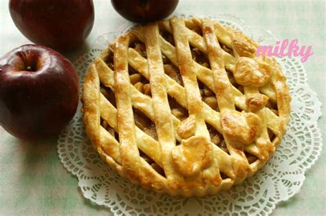 제철과일로 만든 달콤한 사과파이