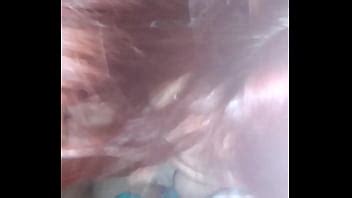 Mi puta esposa chupa la polla mientras yo froto su coño con el pie XVIDEOS COM