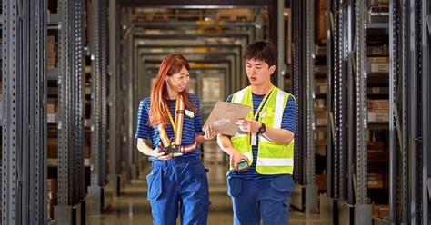 여성 임원 그런 건 모르겠고” 한국에서女 관리직 절반넘는 기업은