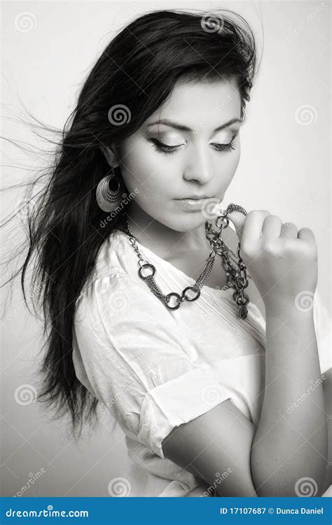 Het Portret Van De Aantrekkingskracht Van Jonge Sensuele Vrouw Stock Afbeelding Image Of