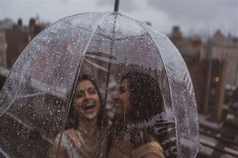 Malayalam News അതിർത്തി ഭേദിച്ച പ്രണയം ഹിന്ദു മുസ്ലിം സ്വവർഗ ദമ്പതികളുടെ ചിത്രങ്ങ